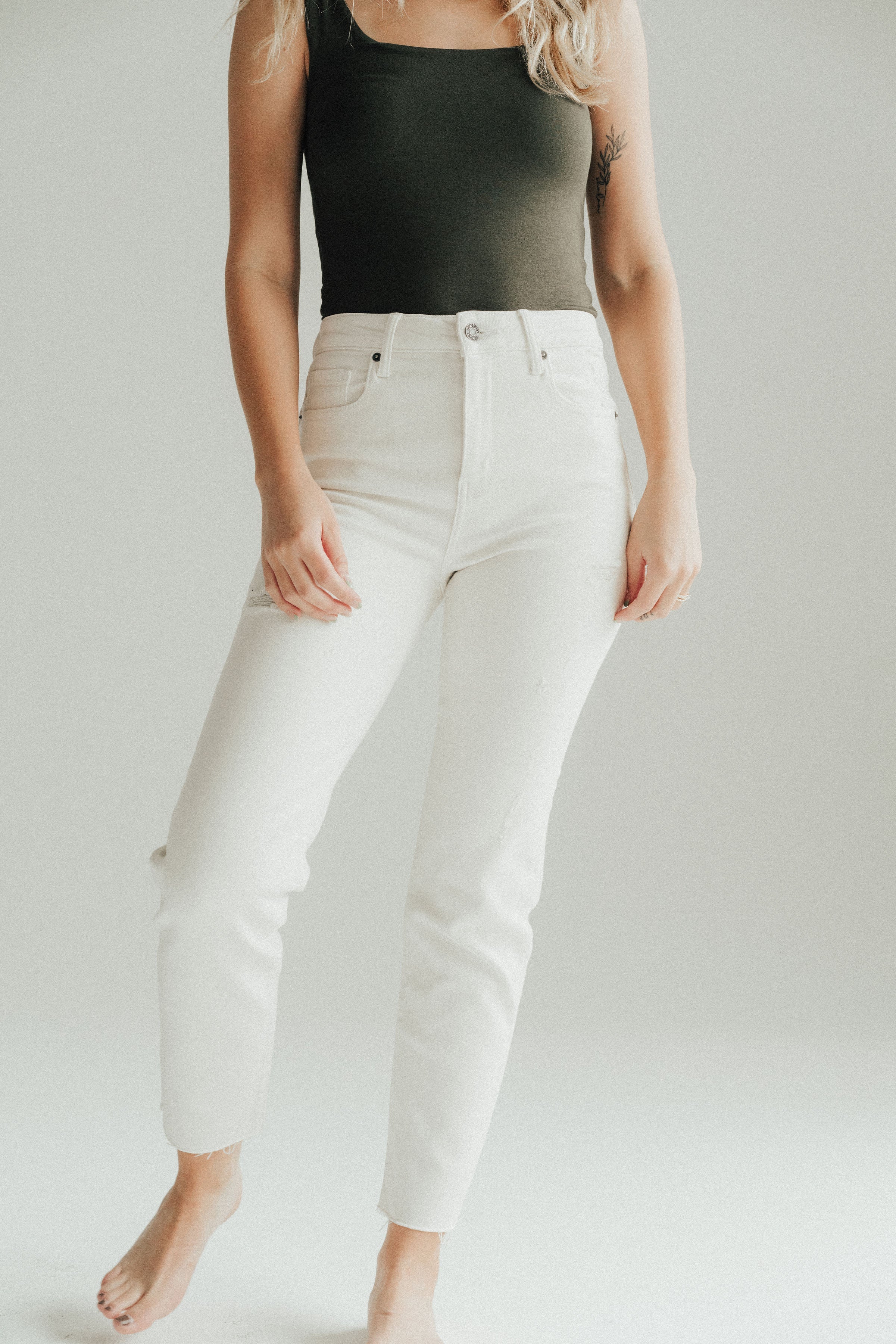 Chrissy Distressed Straight Leg Jeans– CARLY JEAN LOS ANGELES